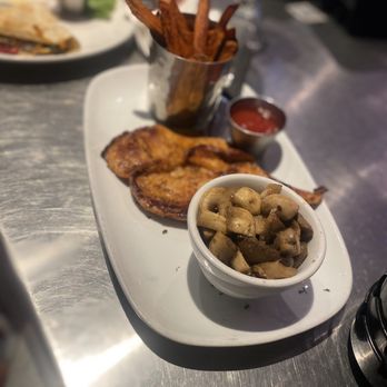 BOMBSHELLS RESTAURANT & BAR - Updated December 2025 - 90 Photos & 76 ...