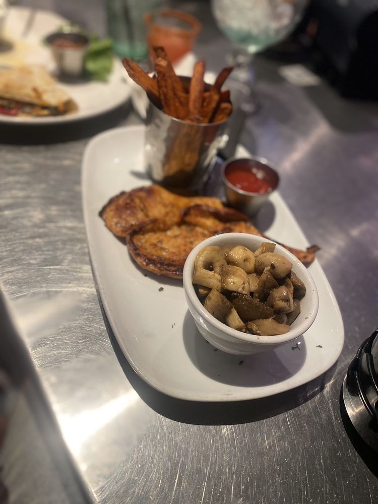 BOMBSHELLS RESTAURANT & BAR - Updated December 2025 - 90 Photos & 76 ...