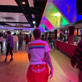 MOONLIGHT ROLLERWAY - 449 Photos & 725 Reviews - 5110 San Fernando Rd ...