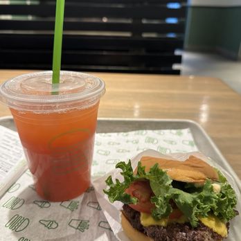 SHAKE SHACK NEWBURY STREET - Updated December 2025 - 462 Photos & 471 ...