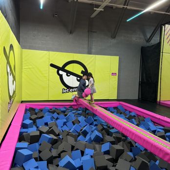 URBAN AIR TRAMPOLINE AND ADVENTURE PARK - Updated November 2024 - 292 ...