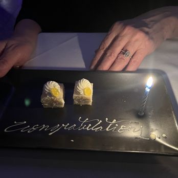 ROBERT - Updated May 2024 - 2229 Photos & 1078 Reviews - 2 Columbus Cir ...