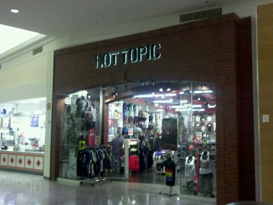 HOT TOPIC - Updated December 2025 - 41 Reviews - 40820 Winchester Rd ...