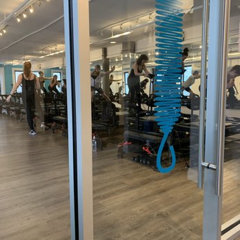 SLT E 67 - Updated July 2025 - 19 Photos & 28 Reviews - 201 E 67th St ...