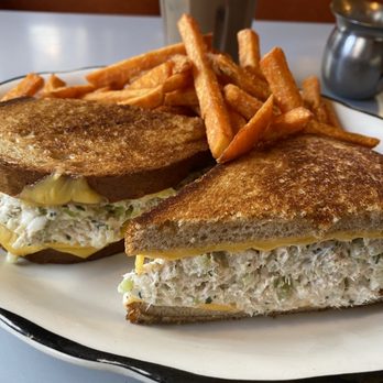 SQUARE DINER - Updated August 2024 - 143 Photos & 227 Reviews - 33 ...