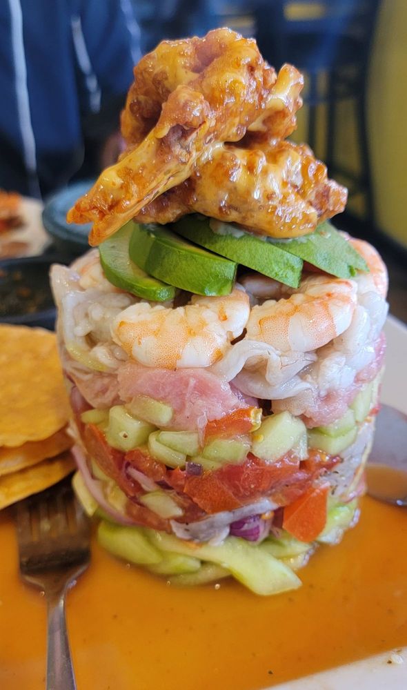 EL SINALOENSE MARISCOS AND GRILL - 5025 Central Ave NE, Albuquerque ...