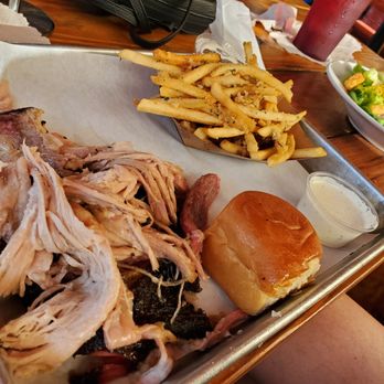 FIREHOUSE QUE & BREW - Updated December 2024 - 330 Photos & 576 Reviews ...