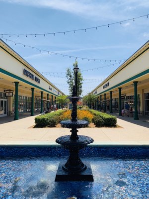 Tanger Outlets Savannah - 104 Photos & 83 Reviews - Outlet Stores - 200 ...