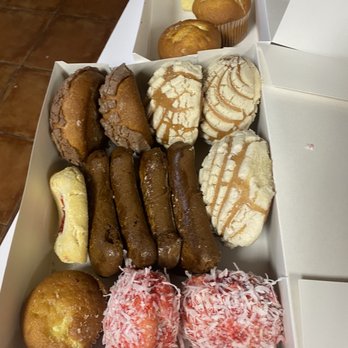 LA REYNERA BAKERY - Updated July 2025 - 11 Photos - 922 W Monte Cristo ...