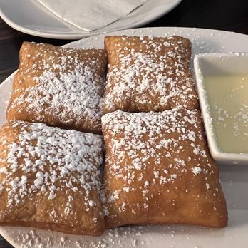 THREE ROSES TAVERN - Updated August 2025 - 48 Photos & 34 Reviews - 117 ...