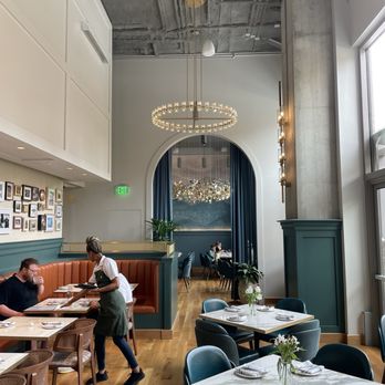 BIRDIE’S BARROOM AND KITCHEN - Updated October 2025 - 235 Photos & 129 ...