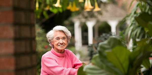 KINGSLEY MANOR - Updated December 2025 - 61 Photos & 15 Reviews - 1055 ...