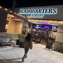 HEADQUARTERS BAR & EATERY - Updated January 2026 - 239 Photos & 104 ...
