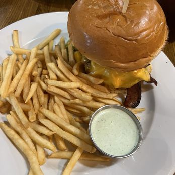 HAMBURGER FACTORY FAMILY RESTAURANT - Updated December 2024 - 689 ...