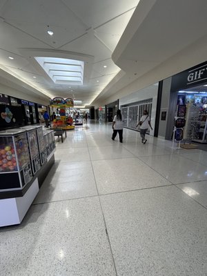 OAKLAND MALL - Updated October 2025 - 21 Photos - 412 W 14 Mile Rd ...