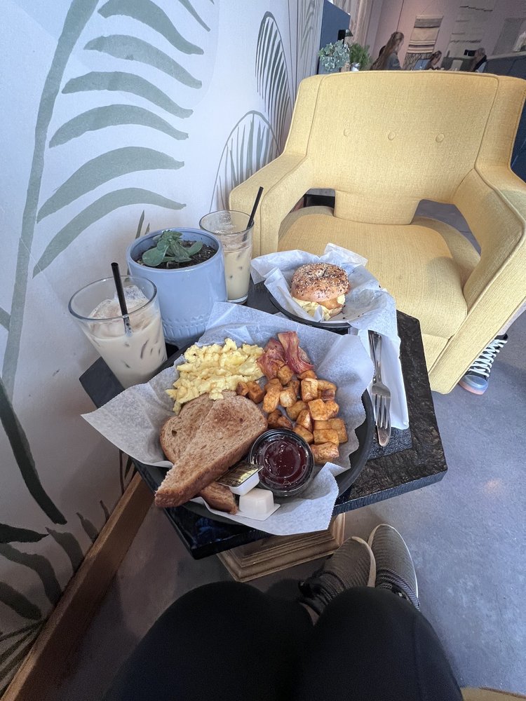 MEAN MUG COFFEEHOUSE - 32 Photos & 26 Reviews - 2090 Hamilton Pl Blvd ...