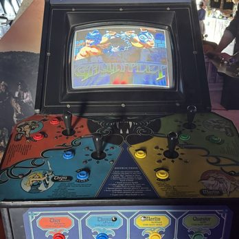 RETROVOLT ARCADE - Updated December 2025 - 279 Photos & 117 Reviews ...