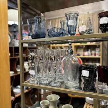 MEMORY DEN ANTIQUE MALL - Updated February 2025 - 190 Photos & 42 ...