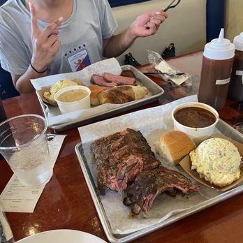 FIREHOUSE QUE & BREW - Updated December 2025 - 374 Photos & 610 Reviews ...