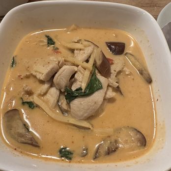 CHOMP CHOMP THAI KITCHEN - Updated August 2024 - 121 Photos & 65 ...