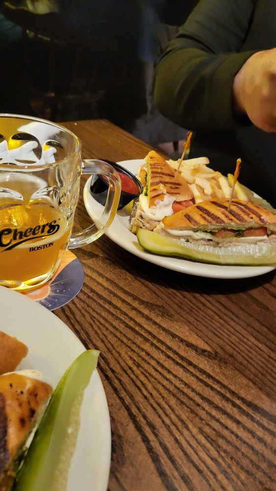 CHEERS - 2297 Photos & 1130 Reviews - 84 Beacon St, Boston, MA - Menu ...