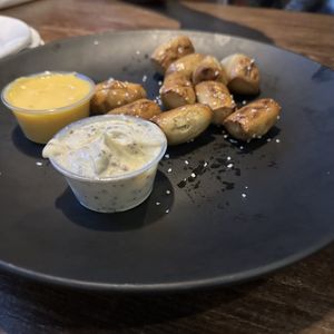 NORTH & MAPLE KITCHEN + BAR - 74 Photos & 64 Reviews - 18401 N Creek Dr ...