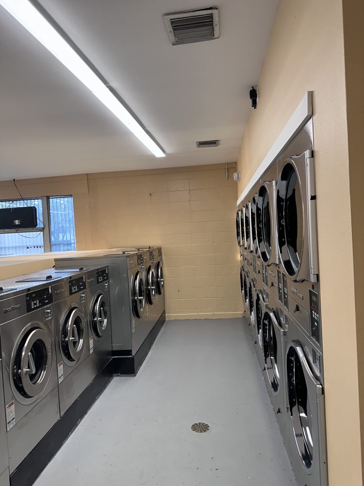 ORANGE AVE COIN LAUNDRY - Updated August 2024 - 11 Photos - 802 W Orange Ave, Tallahassee ...