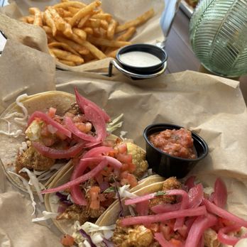 CRAWDADS ON THE LAKE - Updated December 2024 - 249 Photos & 386 Reviews ...