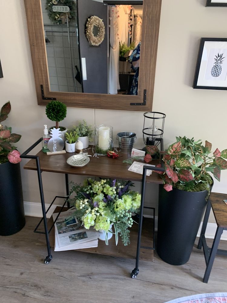 FABLED TABLE - Updated June 2025 - 30 Photos - 1400 Buena Vista St ...