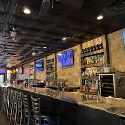 THE PINT HOUSE BAR AND GRILL - Updated December 2025 - 200 Photos & 266 ...