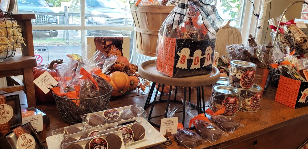LONG GROVE CONFECTIONERY - 114 Old McHenry Rd, Long Grove, Illinois ...