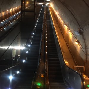 ROSSLYN METRO STATION - 51 Photos & 68 Reviews - 1850 N Moore St ...