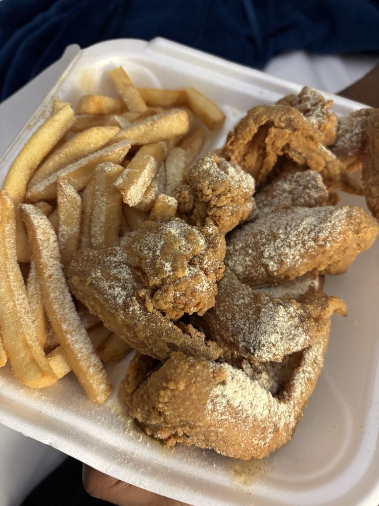 HIP HOP CHICKEN AND SEAFOOD - Updated January 2026 - 139 Lee Ave ...