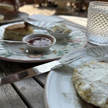 BUMBLEBEE FLOWERS & TEA - Updated May 2025 - 48 Photos & 33 Reviews - 141 N State St, Lake ...