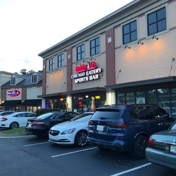 BOBBY G’S CHICAGO EATERY & SPORTS BAR - Updated September 2024 - 236 ...