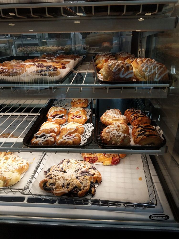 THE BAY COUNTRY BAKERY & CAFE - 2951 Ocean Gtwy, Cambridge, Maryland ...