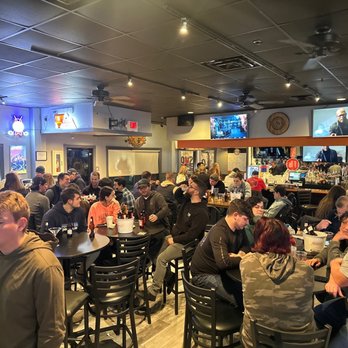 LONGSHOTS SPORTS BAR & GRILL - Updated March 2025 - 34 Photos & 13 ...