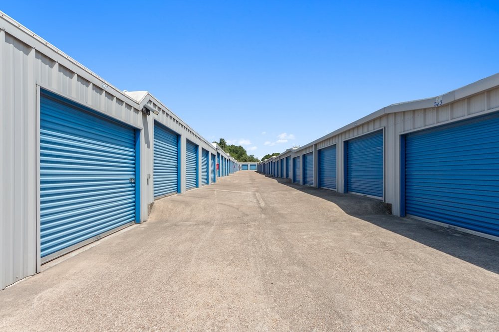 SMALL TOWN STORAGE - Updated May 2025 - 12 Photos - 722 Valley View Ave ...
