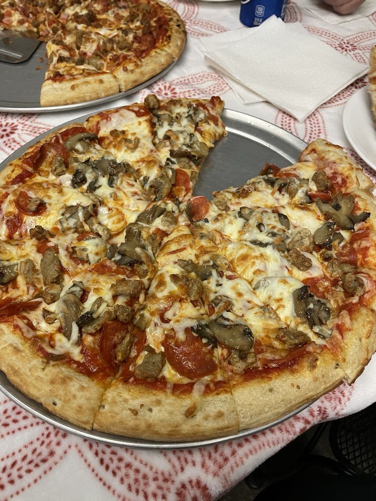 BEST WAY PIZZA - Updated August 2025 - 210 S Main St, Brownsville ...