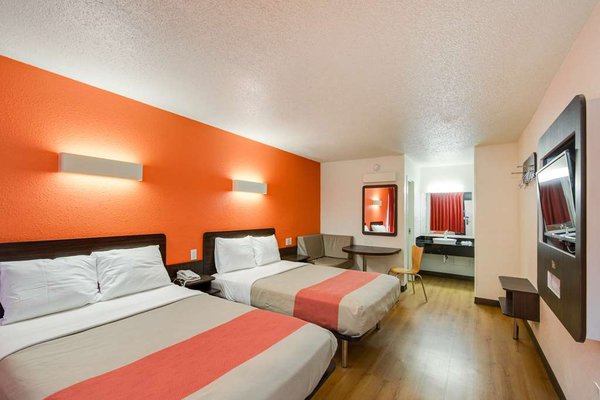 MOTEL 6 - Updated July 2025 - 61 Photos & 19 Reviews - 1401 Bloomfield ...