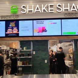 SHAKE SHACK WESTFIELD OAKRIDGE - Updated October 2025 - 130 Photos ...