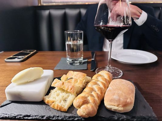 BARONS ON 1ST - Updated January 2026 - 147 Photos & 48 Reviews - 302 E ...