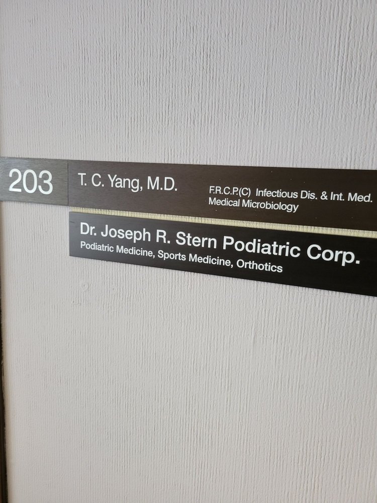 JOSEPH R STERN, MD - Updated December 2025 - 11 Reviews - 470-1144 ...