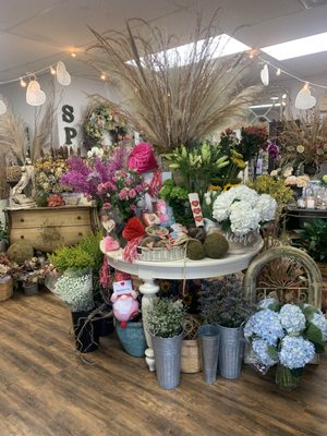 SOLOMON’S PORCH FLORIST & GIFTS - Updated April 2026 - 26 Photos - 1140 ...