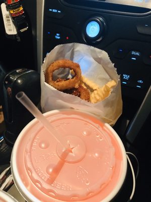 MUGS UP DRIVE IN - 41 Photos & 77 Reviews - Fast Food - 700 E 23rd St S ...