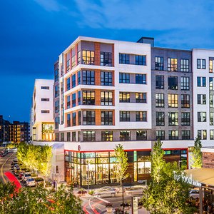 BROAD & WASHINGTON - Updated August 2025 - 96 Photos - 111 E Broad St ...