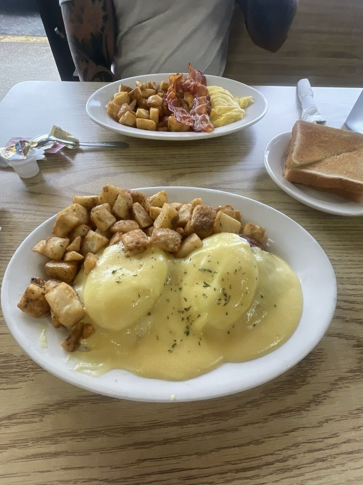 CLEO’S CAFE - Updated October 2025 - 1734 Lakeview Ave, Dracut ...