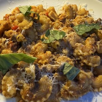 DAPHNE - Updated December 2025 - 218 Photos & 52 Reviews - 67 Richmond ...