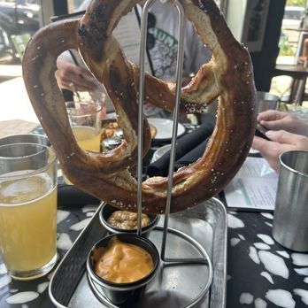 FORE SCORE A GOLF TAVERN - Updated July 2025 - 248 Photos & 67 Reviews ...