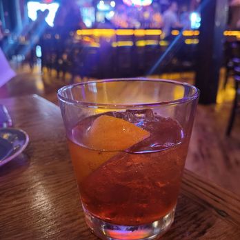 LAINEY WILSON’S BELL BOTTOMS UP - Updated March 2025 - 93 Photos & 52 ...